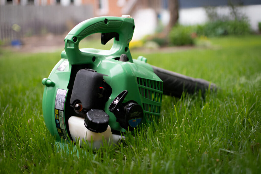 Husqvarna 350BT Gas Leaf Blower - Detailed Review - Urban Heavenly